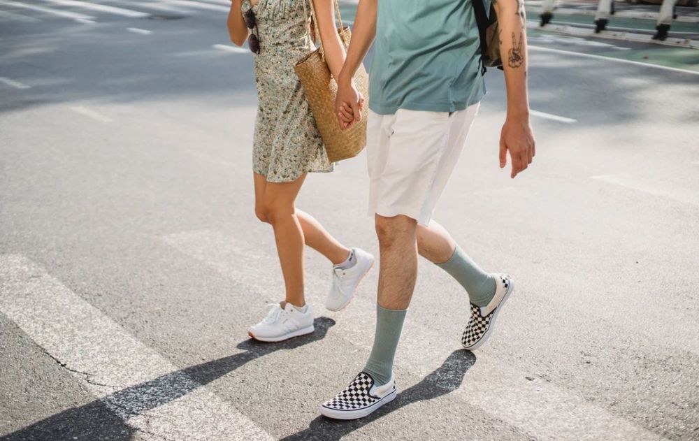 Qué significa no pisar las líneas del suelo, según la psicología