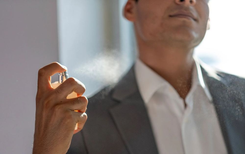 Este truco infalible y que no conocías puede hacer que tu perfume dure ...