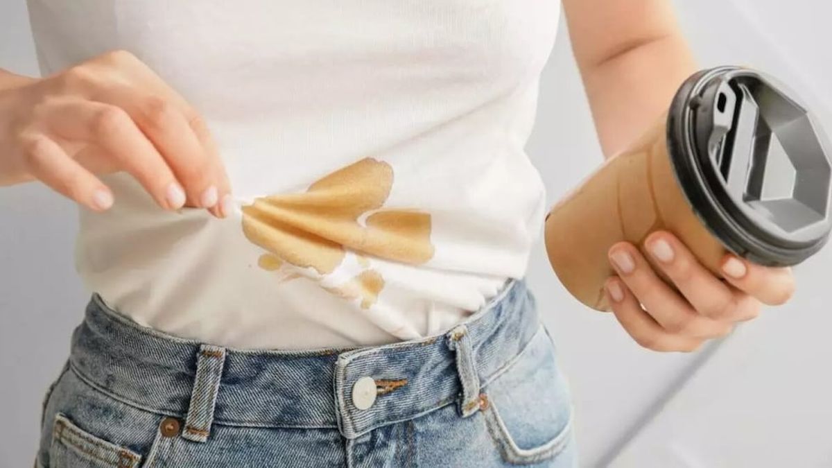 No tirés la ropa manchada con café, esta es la forma de limpiarla y ...