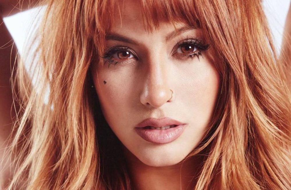 Flor Vigna cautivó con una pose desde el piso con un corpiño al crochet ...