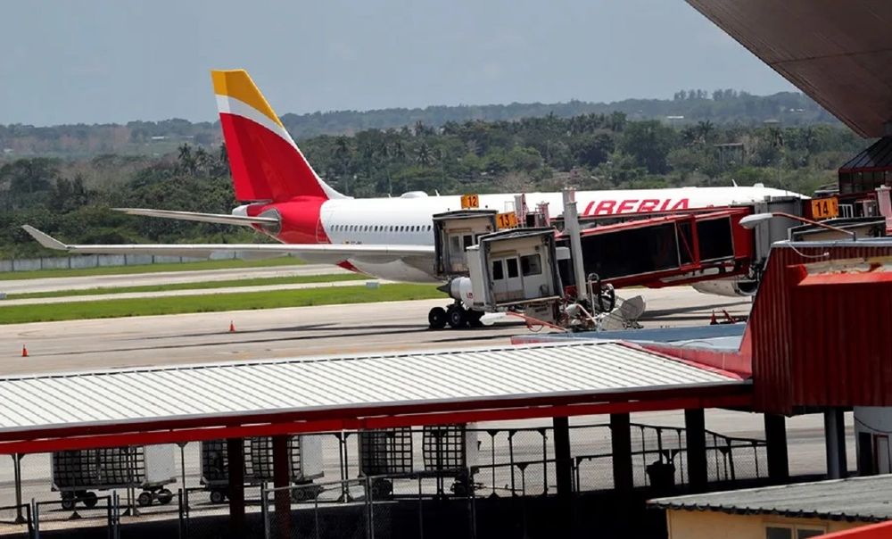 Alerta en el turismo: Cuba se quedó sin combustible para aviones y ...