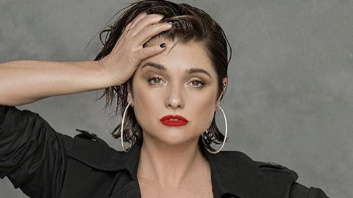 A días de cumplir 56 años, Araceli González presume de su delantera con ...