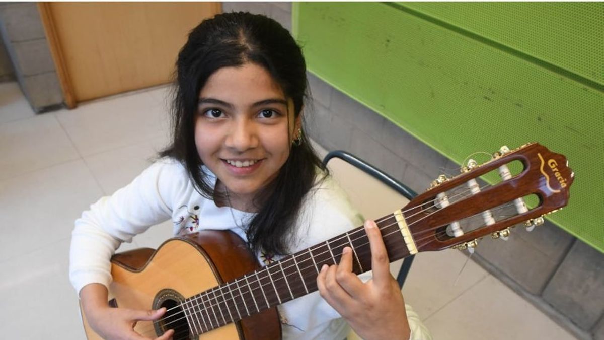 Vicky, la guitarrista mendocina que se consagró en un festival ...