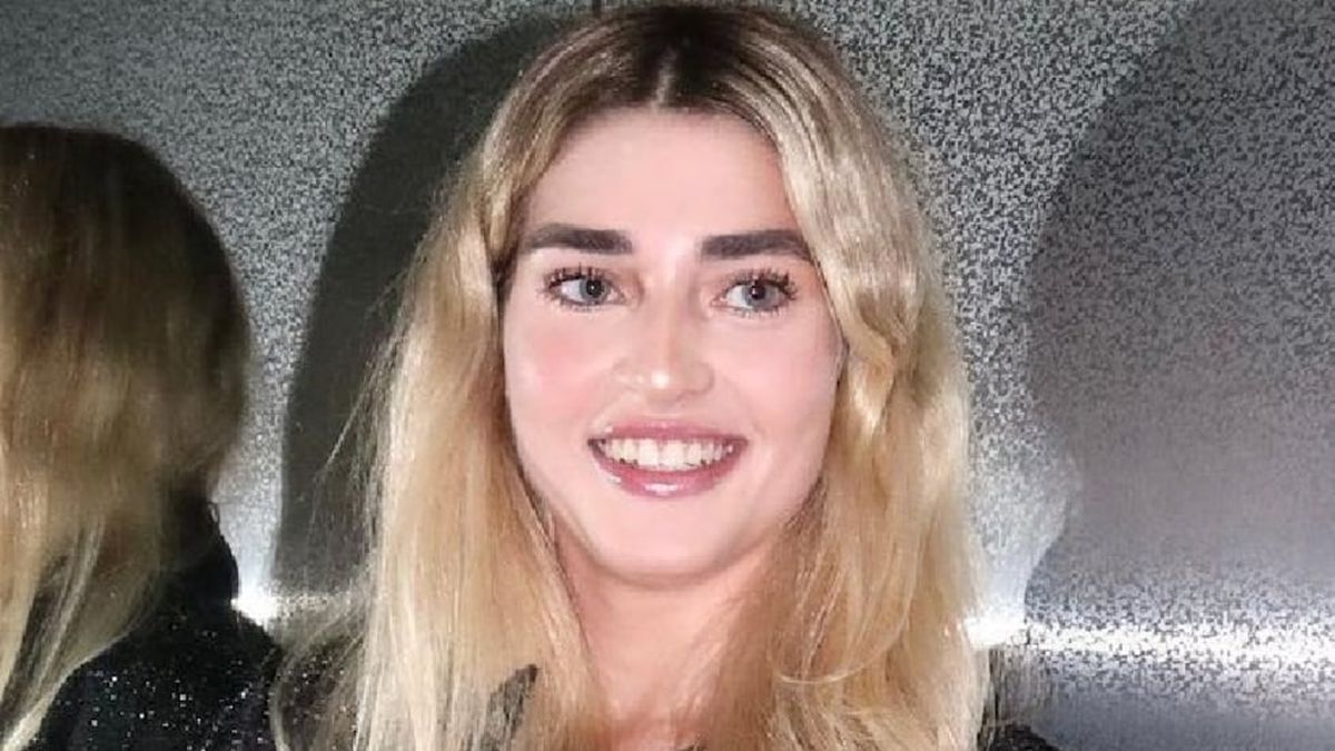 Marta Fort dejó la vara alta con un atuendo plateado que marca tendencia entre las de su edad