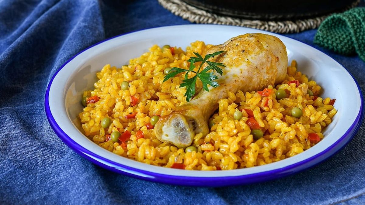 Arroz amarillo con pollo: la receta fácil y barata que resuelve tu cena ...