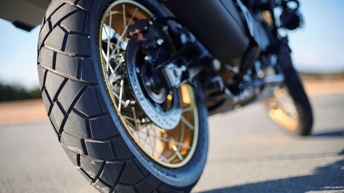 Esta moto celebra sus 20 años y suma potencia, estilo y tecnología ...