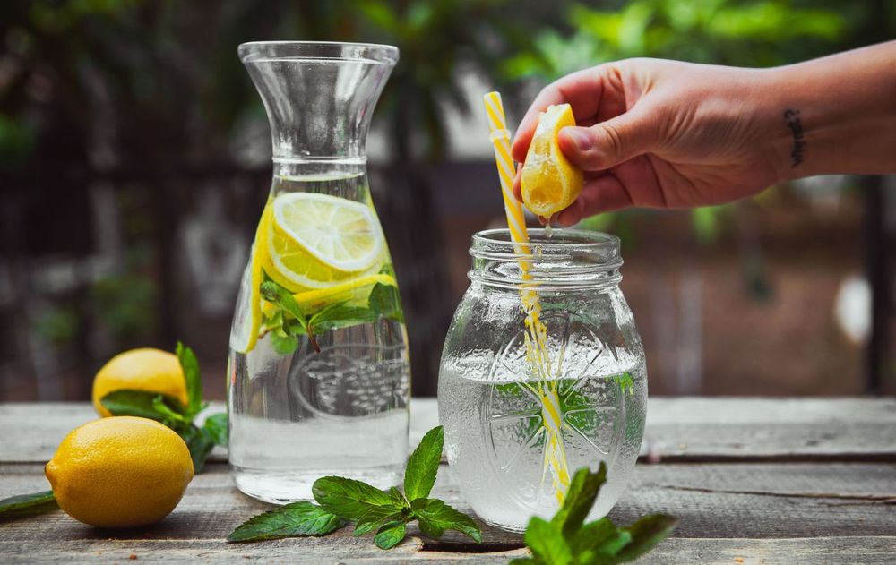 Tomar agua con limón en ayunas: para qué sirve y qué beneficios aporta ...