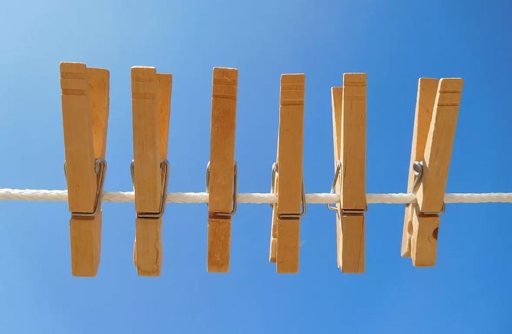 Recicla los broches de ropa viejos y transfórmalos en esta idea ...