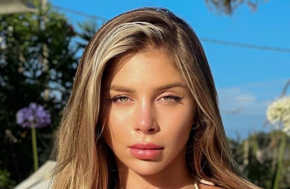 Romina Malaspina enamoró a todos al posar con un corset blanco y se ...