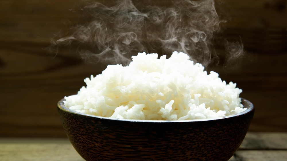 Cocinar el arroz con caldo en vez de agua: el truco de los grandes ...