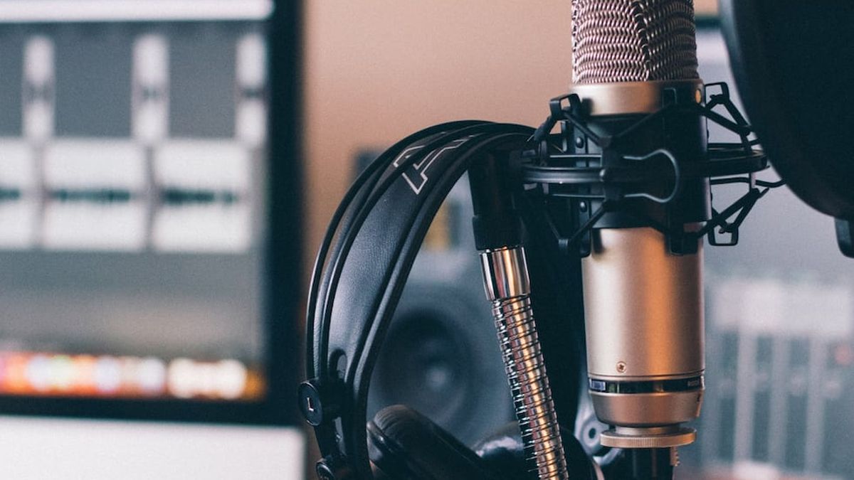 Reconocido conductor de radio local deja su espacio y la grilla se ...