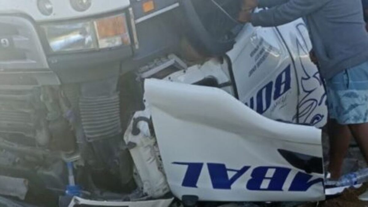 Volcó un camión en Santa Rosa y murió uno de sus ocupantes