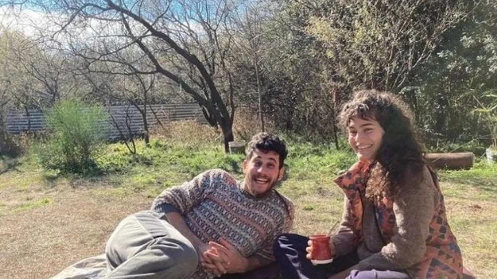 Así es la casa hecha de barro de Momo, el hijo de Julian Weich al que ...