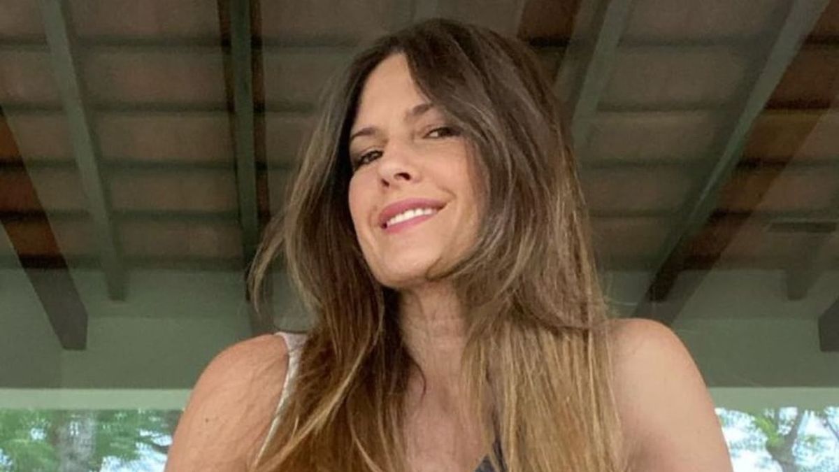 Isabel Macedo posó relajada con una bikini negra de transparencias y ...