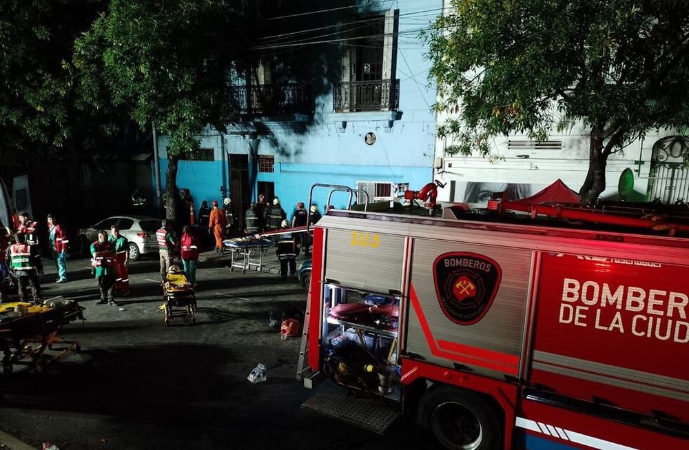Dos muertos y más de 20 heridos tras el derrumbe de una casa en el barrio porteño de Floresta