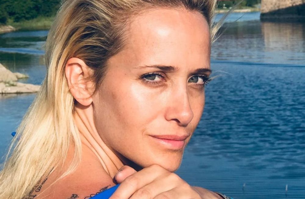 Con 41 años, Julieta Prandi posó como nunca en paños menores y enseñó ...