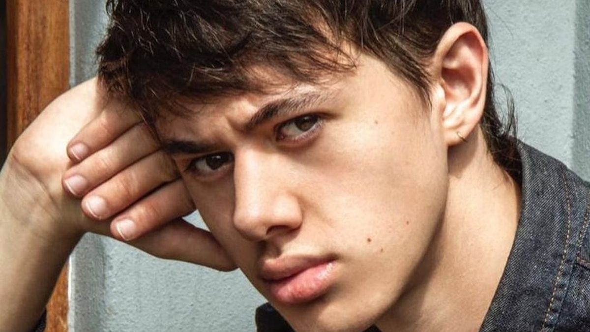 Dante Ortega, el hijo de Guillermina Valdés, desfiló para Santiago Artemis con un vestido de ...