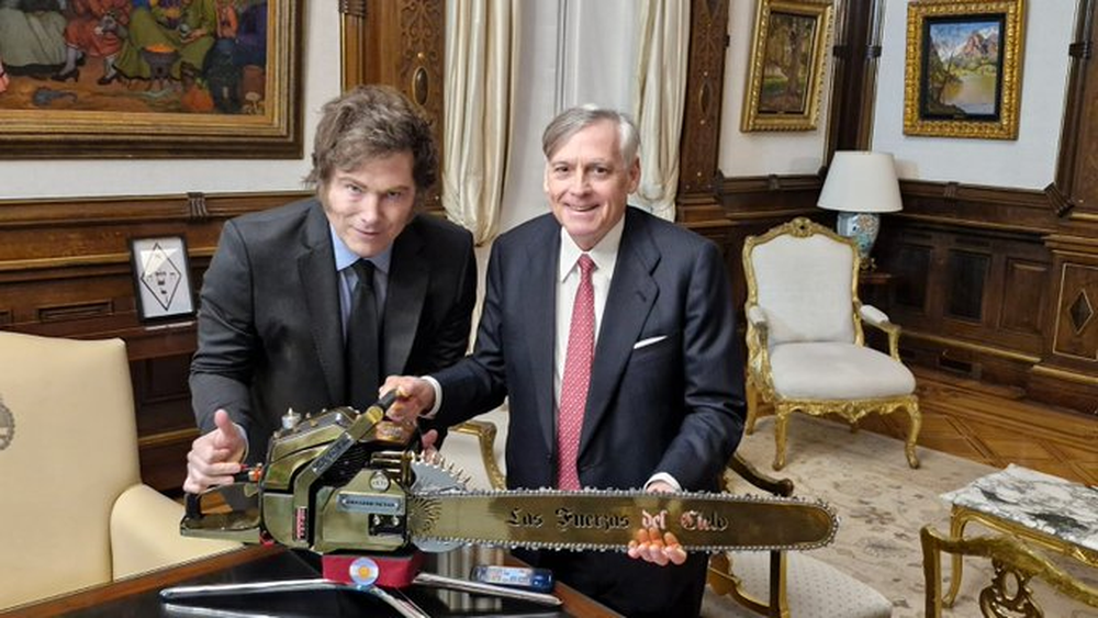 Javier Milei condecoró al economista español Jesús Huerta de Soto