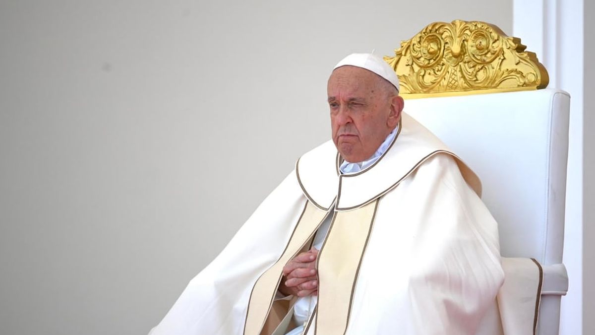 Internaron al papa Francisco por su persistente bronquitis
