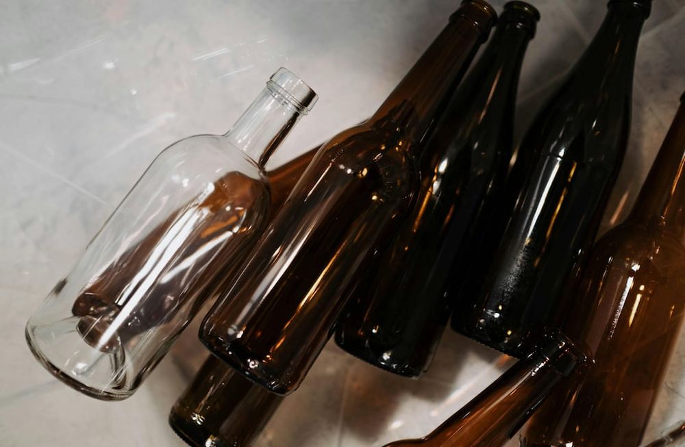 Recicla botellas de vidrio y crea esta sofisticada idea para el hogar