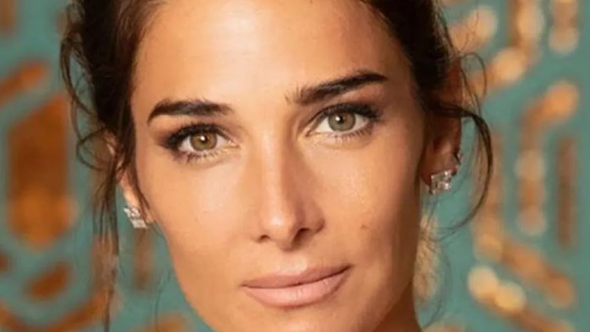 Juana Viale fue captada con bikini bicolor y look al natural en José Ignacio