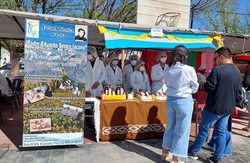 Chicos de 25 escuelas mostraron en Lavalle los licores que elaboran