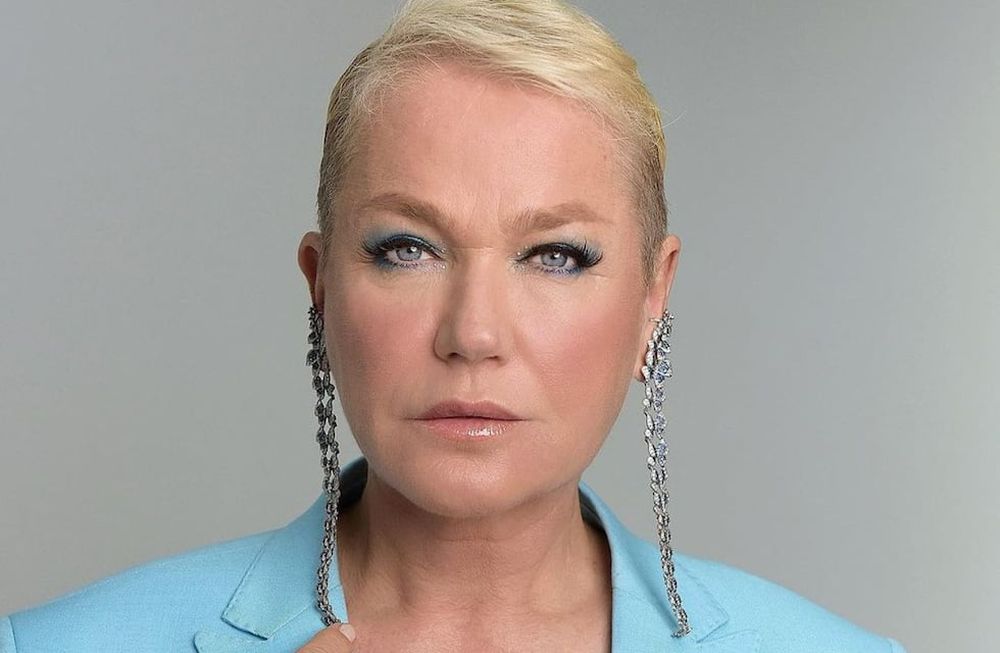 A sus 60 años, Xuxa se puso un atrevido traje de armadura dorado que ...
