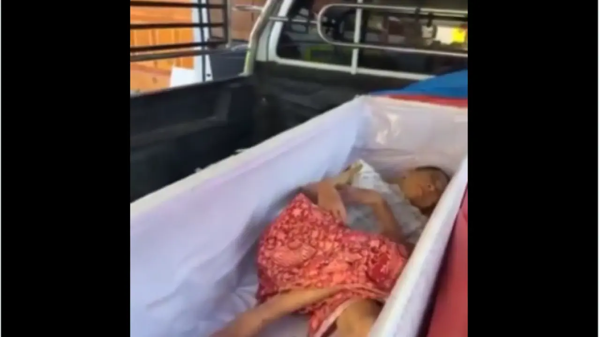 Creyeron que había muerto y despertó golpeando su ataúd antes de ser ...