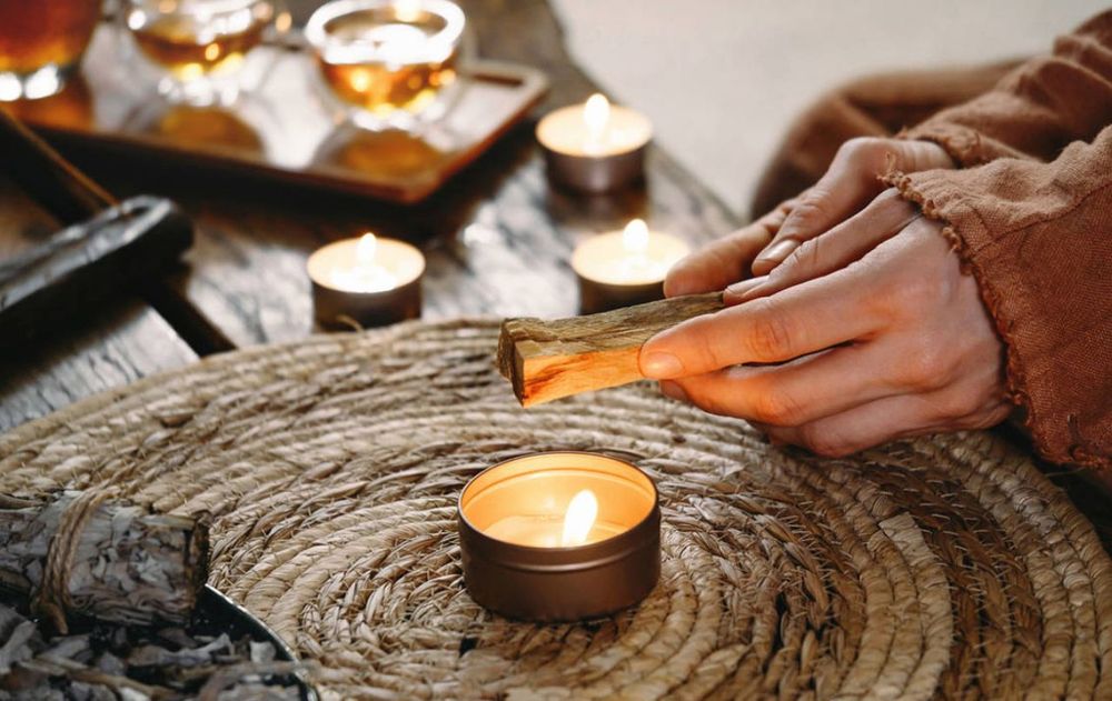 Feng Shui en octubre: qué días debe prenderse palo santo para atraer prosperidad