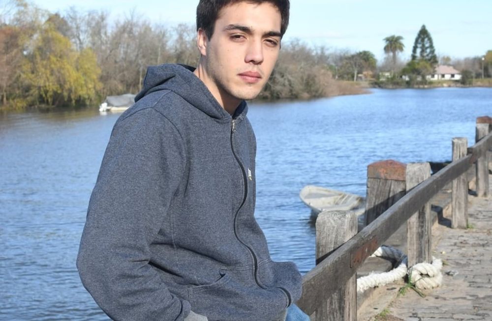 Qué se sabe de Simón Hempe, el actor que interpreta a Fernando ...