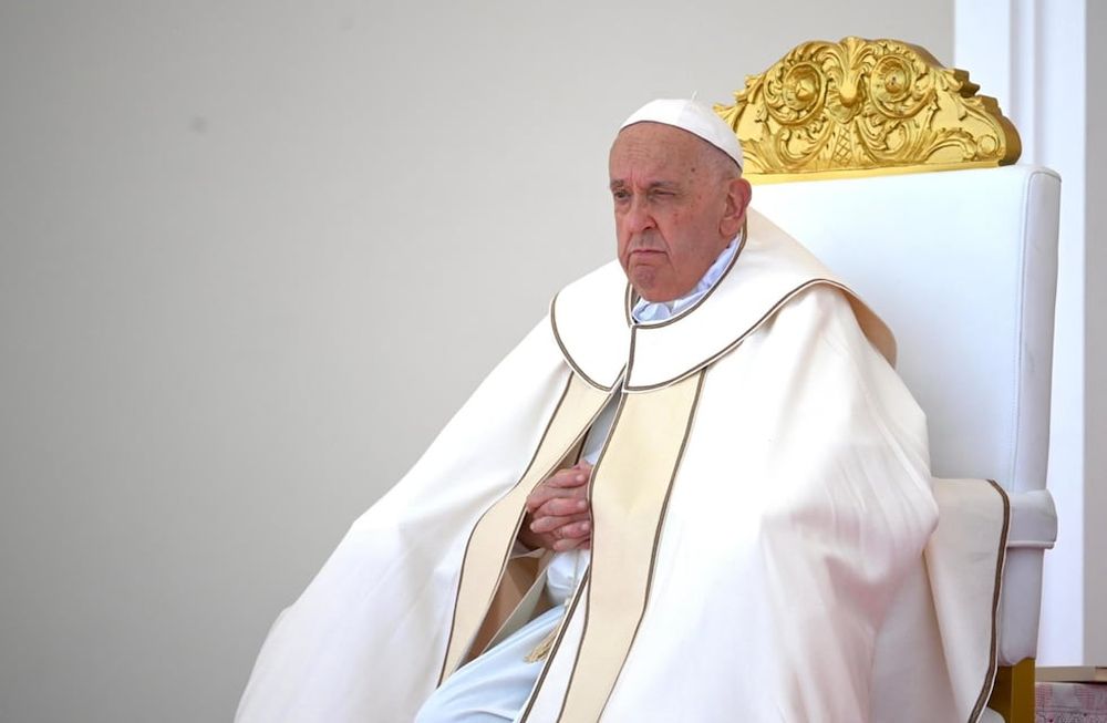 Internaron al papa Francisco por su persistente bronquitis