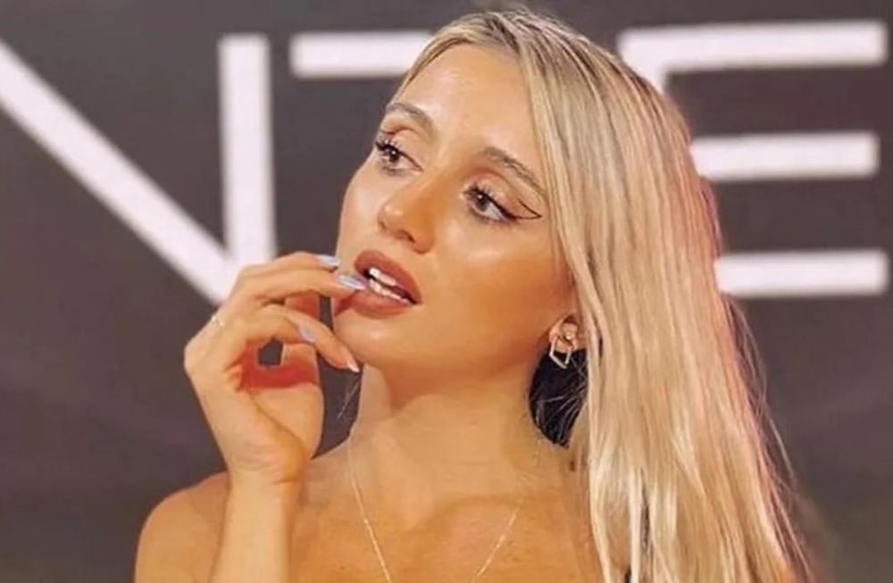Morena Beltrán maravilló a sus fans con una malla ultra cavada desde la ...