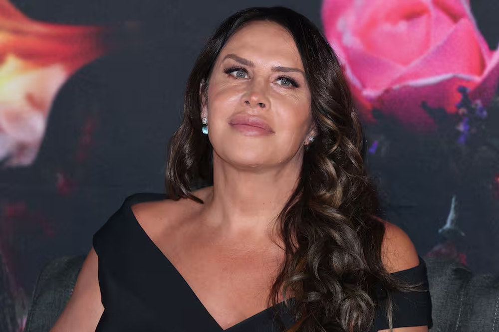 Salieron a la luz polémicas publicaciones racistas de la actriz Karla Sofía Gascón y pidió perdón