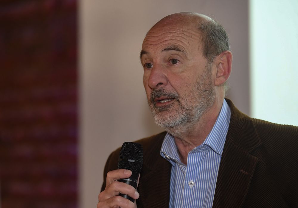 Política en Off: las listas de Milei y Cornejo, los números de Petri y ...