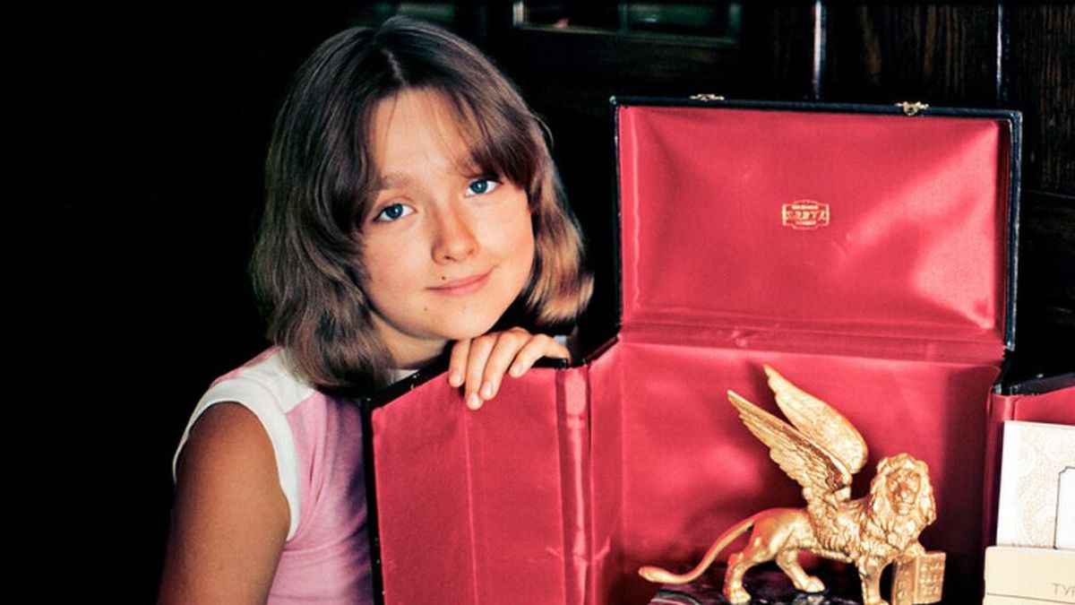 La triste historia de la poeta niña que llenaba estadios con sus versos