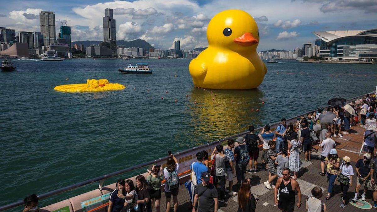 “Muere” uno de los patos inflables más grandes del mundo en el puerto ... “Muere” uno de los patos inflables más grandes del mundo en el puerto ...