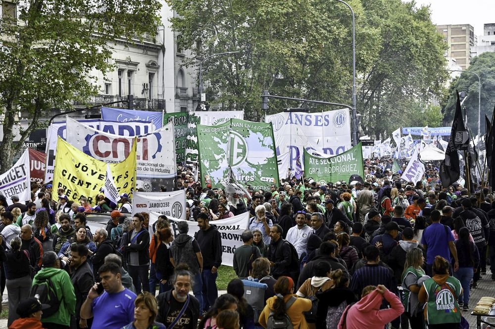 Mega marcha en el Congreso: la CGT, feministas y trabajadores del ...