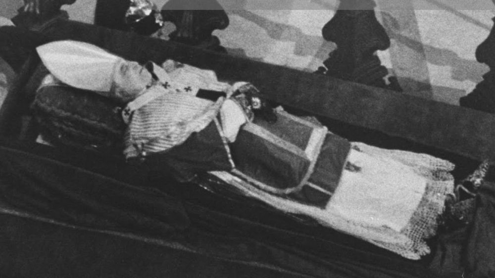 El cuerpo del papa Pío XII explotó en el ataúd: el fallido funeral que ...