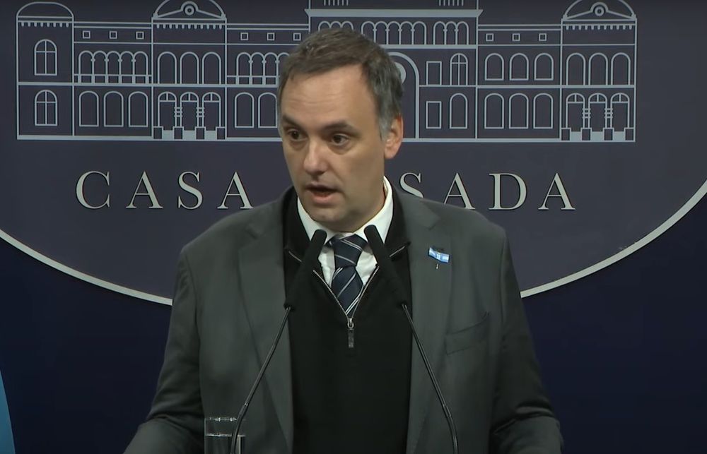 Habló Adorni en medio del escándalo por las coimas: El tiempo es el único juez que siempre ...