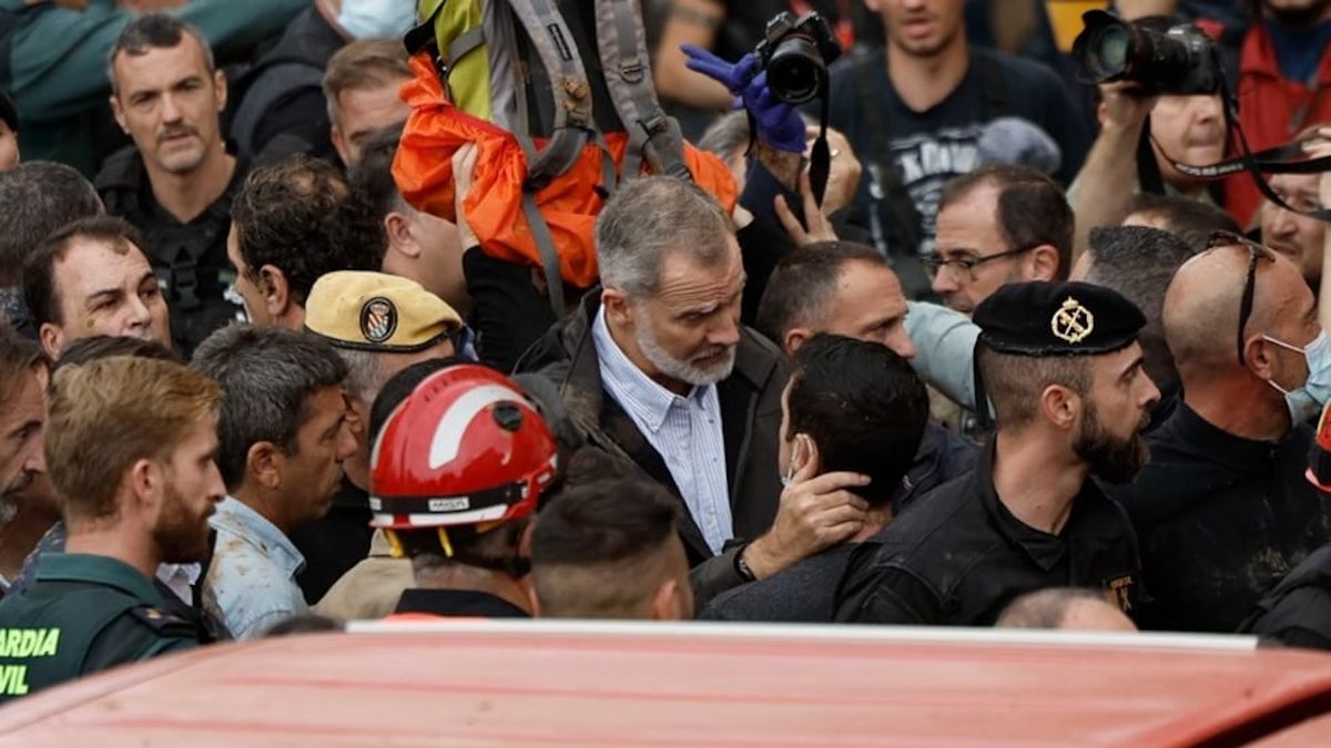 Video: rey Felipe y la reina Letizia fueron recibidos en Valencia con ...