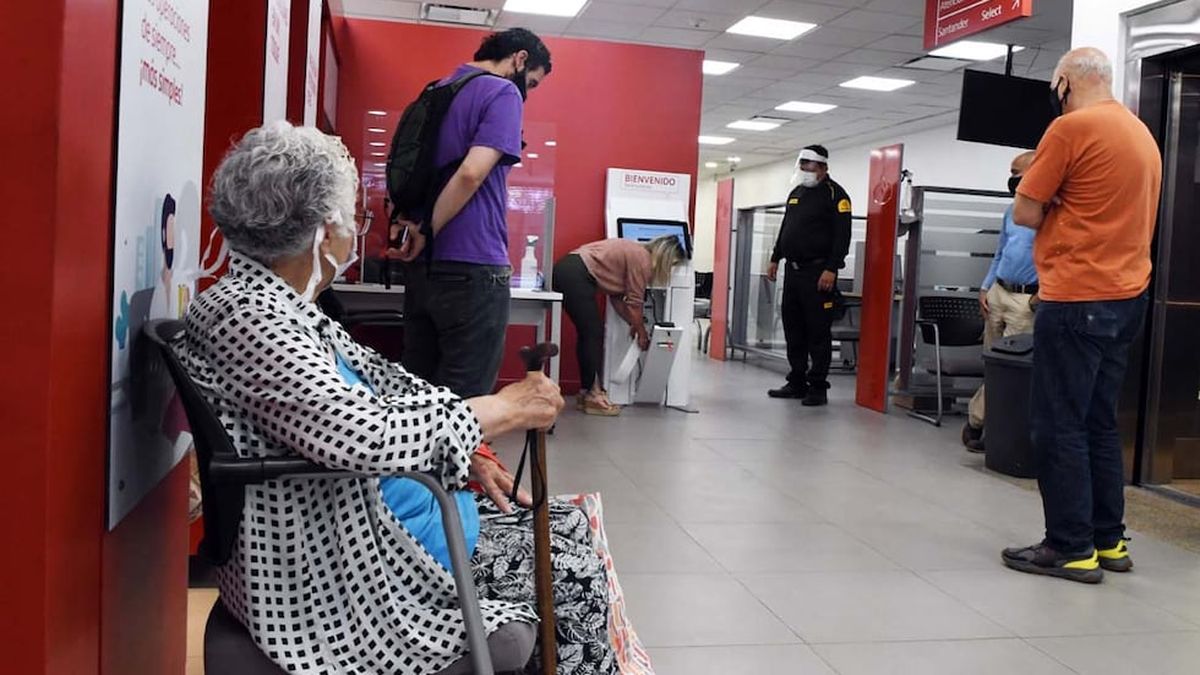 Los bancos deben mejorar la atención a los clientes