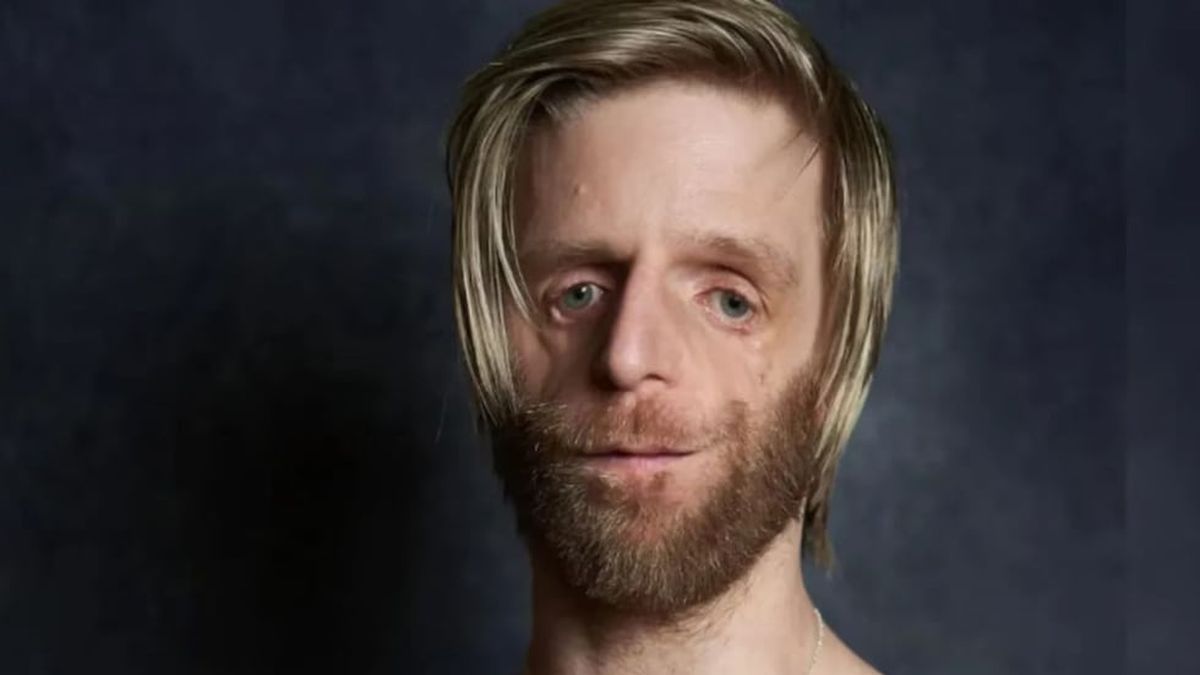 Sus padres lo abandonaron al nacer y lo volvieron a rechazar de grande ...