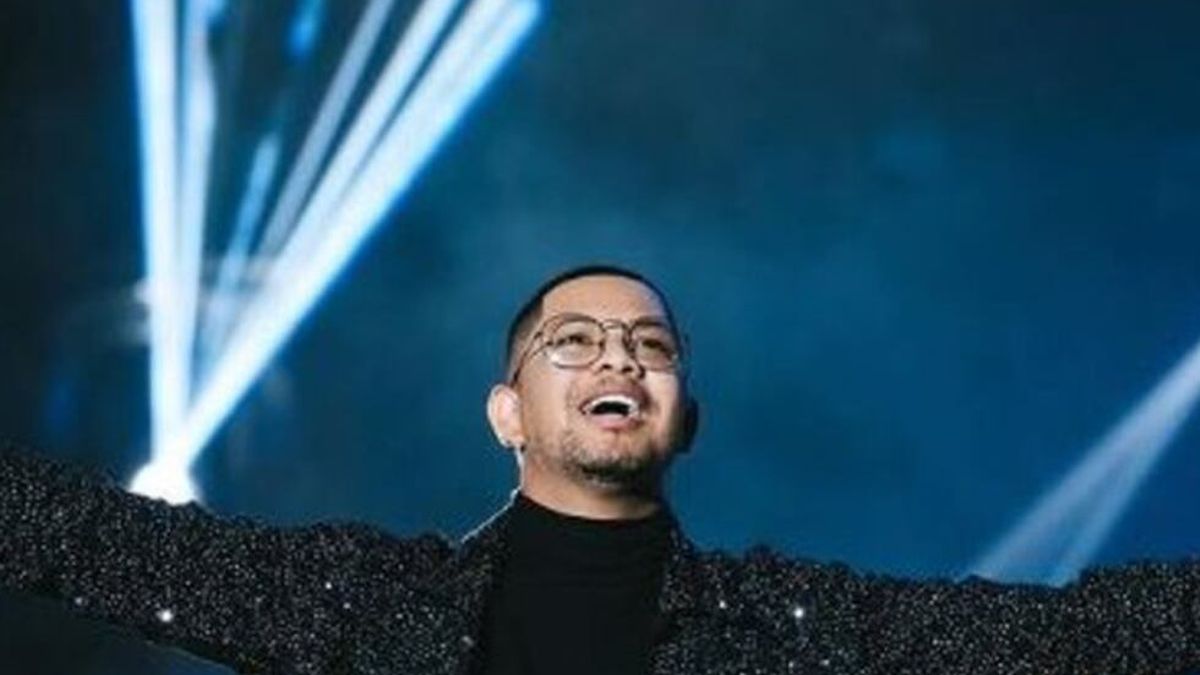 Un cantante brasileño de 30 años se desplomó y murió en pleno show