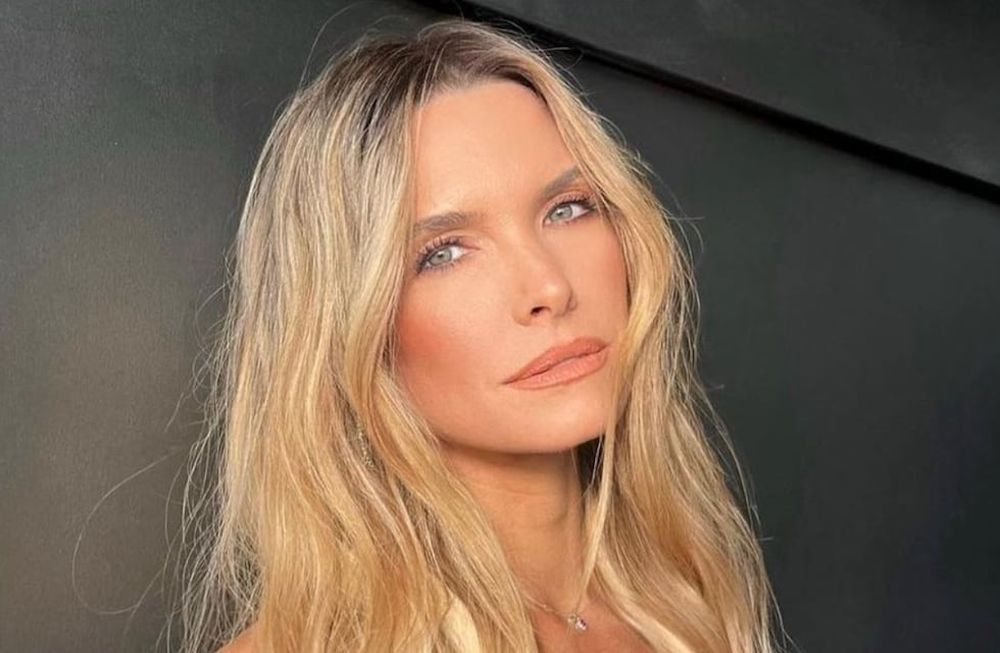 Sofía Zámolo modeló para la cámara y deslumbró con un vestido dorado muy glamoroso