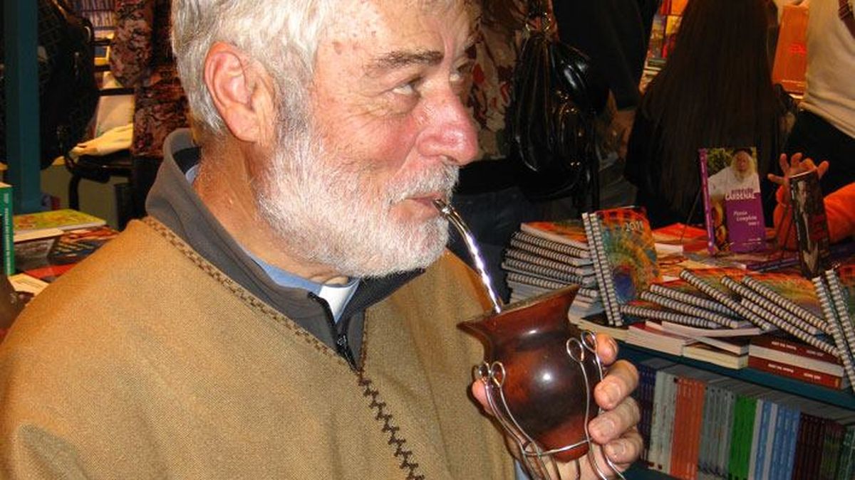 Murió Mamerto Menapace, el famoso poeta y sacerdote argentino