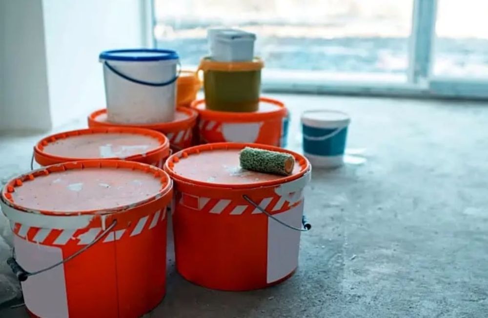 Cómo hacer un puff para tu hogar con sólo unos baldes de pintura reciclados