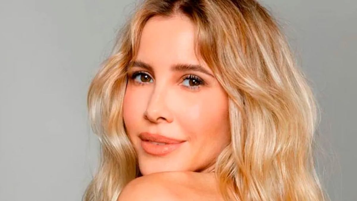 Guillermina Valdés posó en microbikini y dejó a la vista su tatuaje que baja hasta su parte más ...