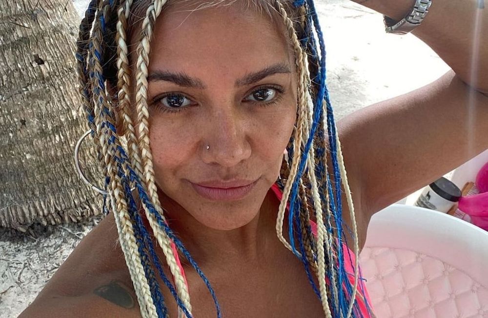 Gladys la Bomba Tucumana se filmó en bikini bajo la lluvia y su delantera distrajo a sus seguidores
