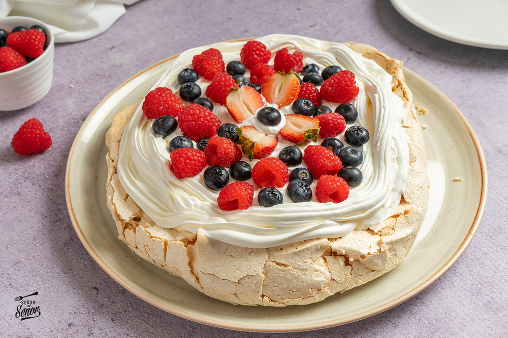 Qué es la pavlova: la receta para hacerla en casa con 5 ingredientes