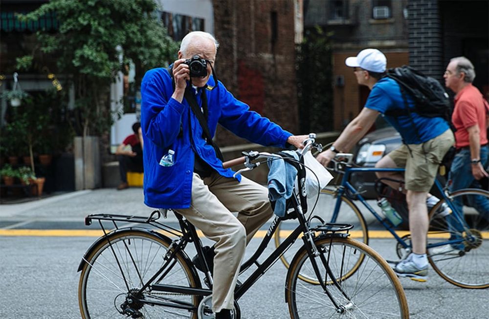 Bill Cunningham, el precursor de la fotografía de moda callejera